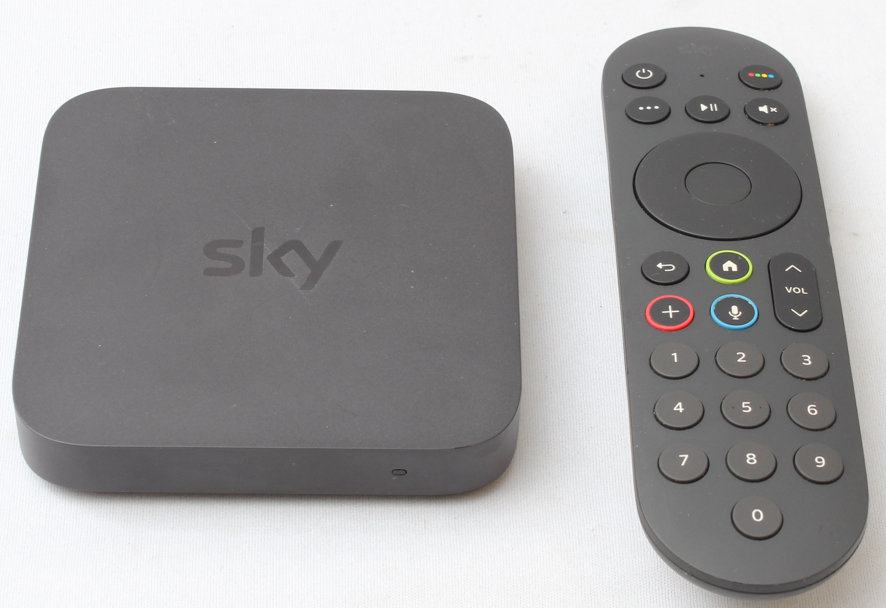 Pre-owned Sky Puck TV Streaming Box with Official Remote - Black (U) - Own4Less